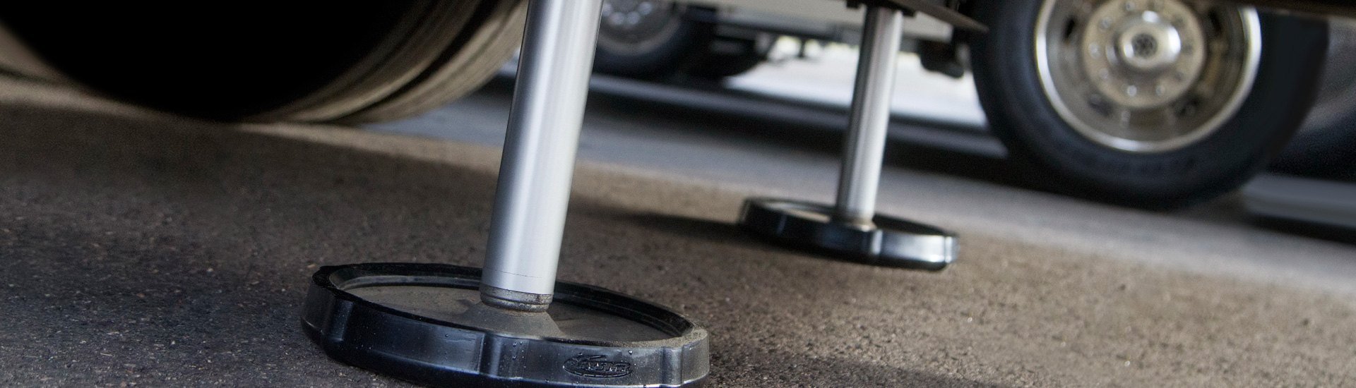 Trailer Jacks, RV Levelers & Accessories - Manual, Power | CAMPERiD